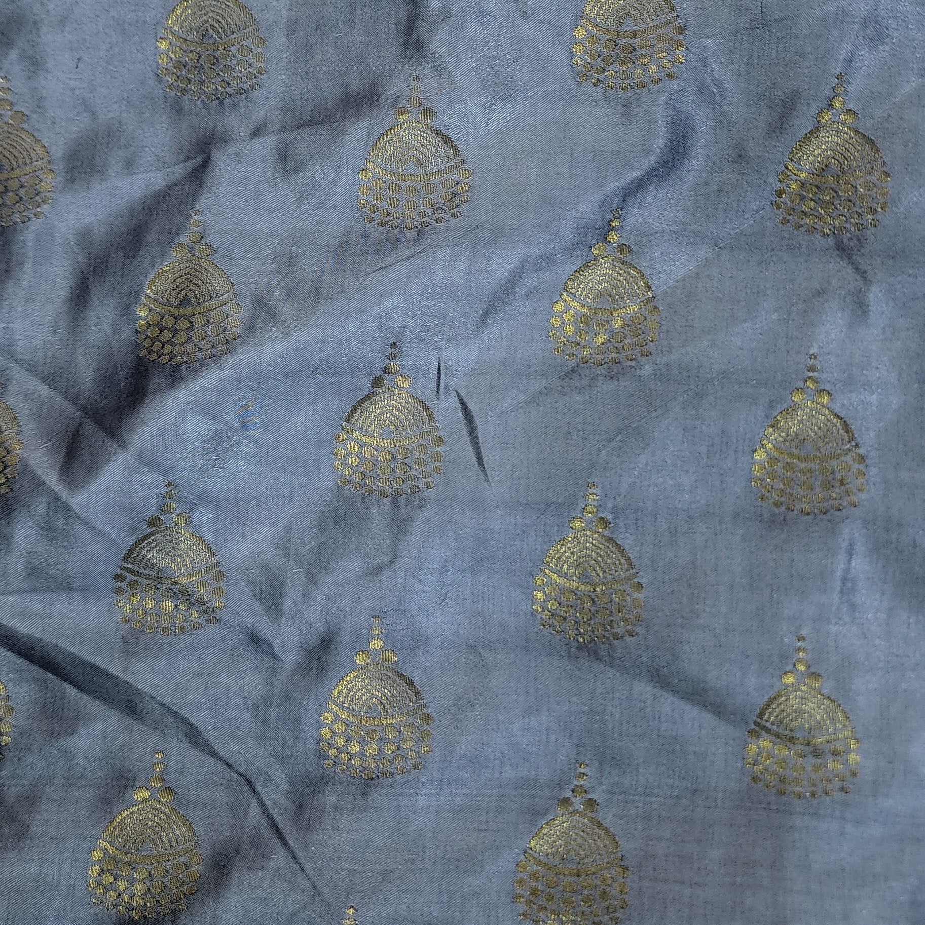 ( Pre-Cut 0.80 Meter ) Brocade With Grey And Golden Motif Hand Woven F – Sanskruti