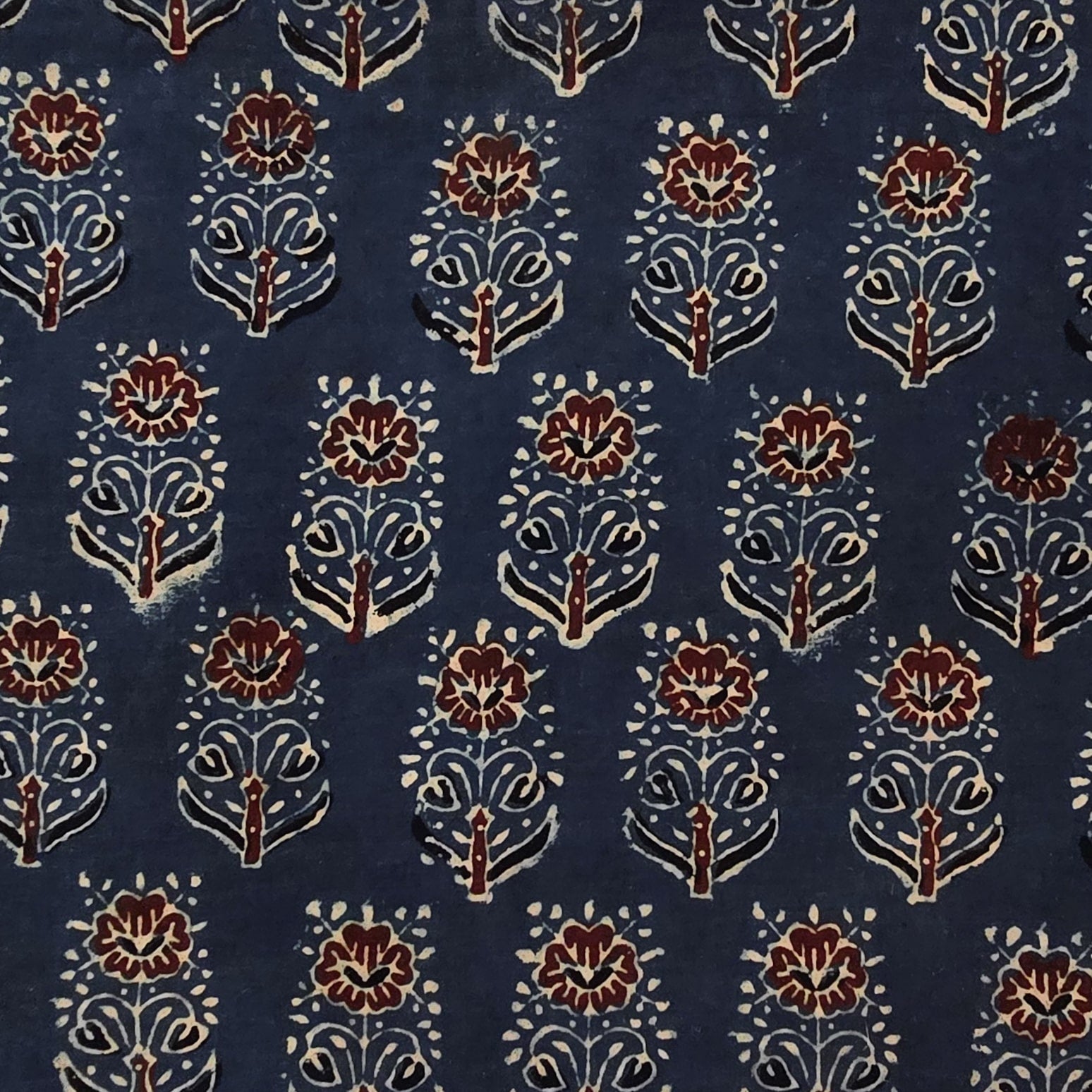 ( Pre-Cut 1.95 Meter ) Pure Cotton Ajrak Blue With Rust Red Flower Mot – Sanskruti