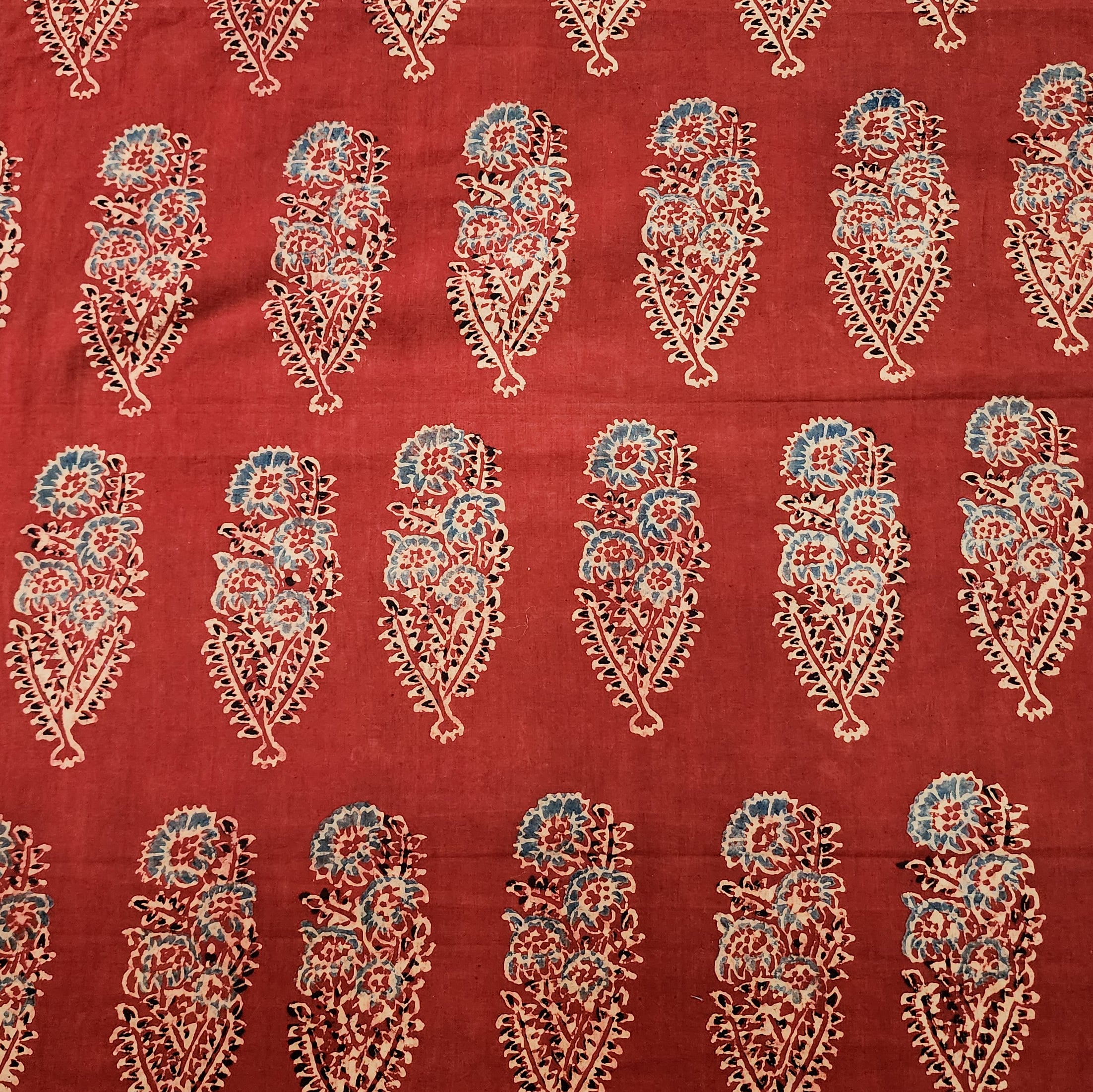 ( Pre-Cut 1.40 Meter ) Pure Cotton Ajrak Rust With Blue And Cream Flow – Sanskruti