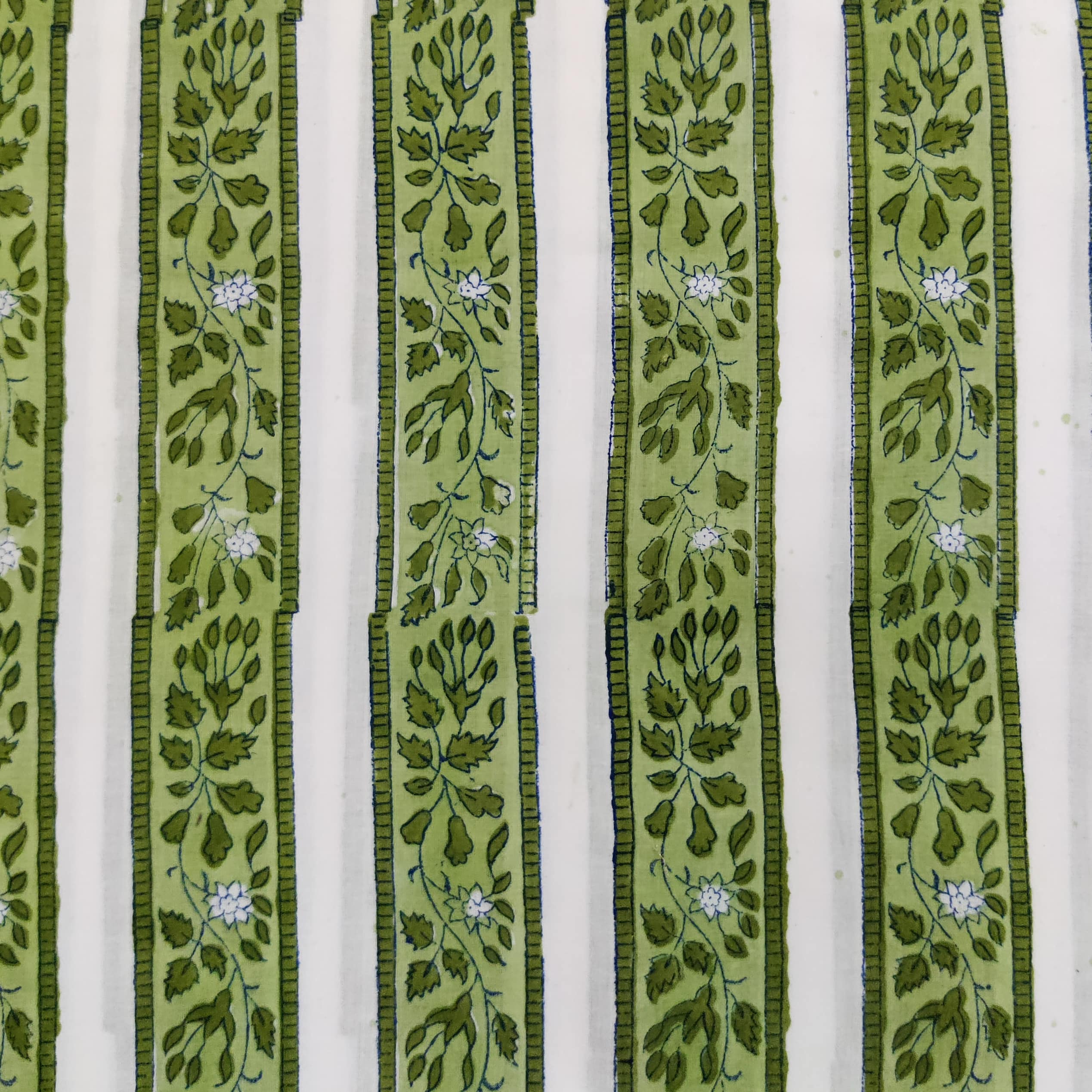 Pre Cut (1 Meter) Pure Cotton Jaipuri White With Green Border Creeper – Sanskruti