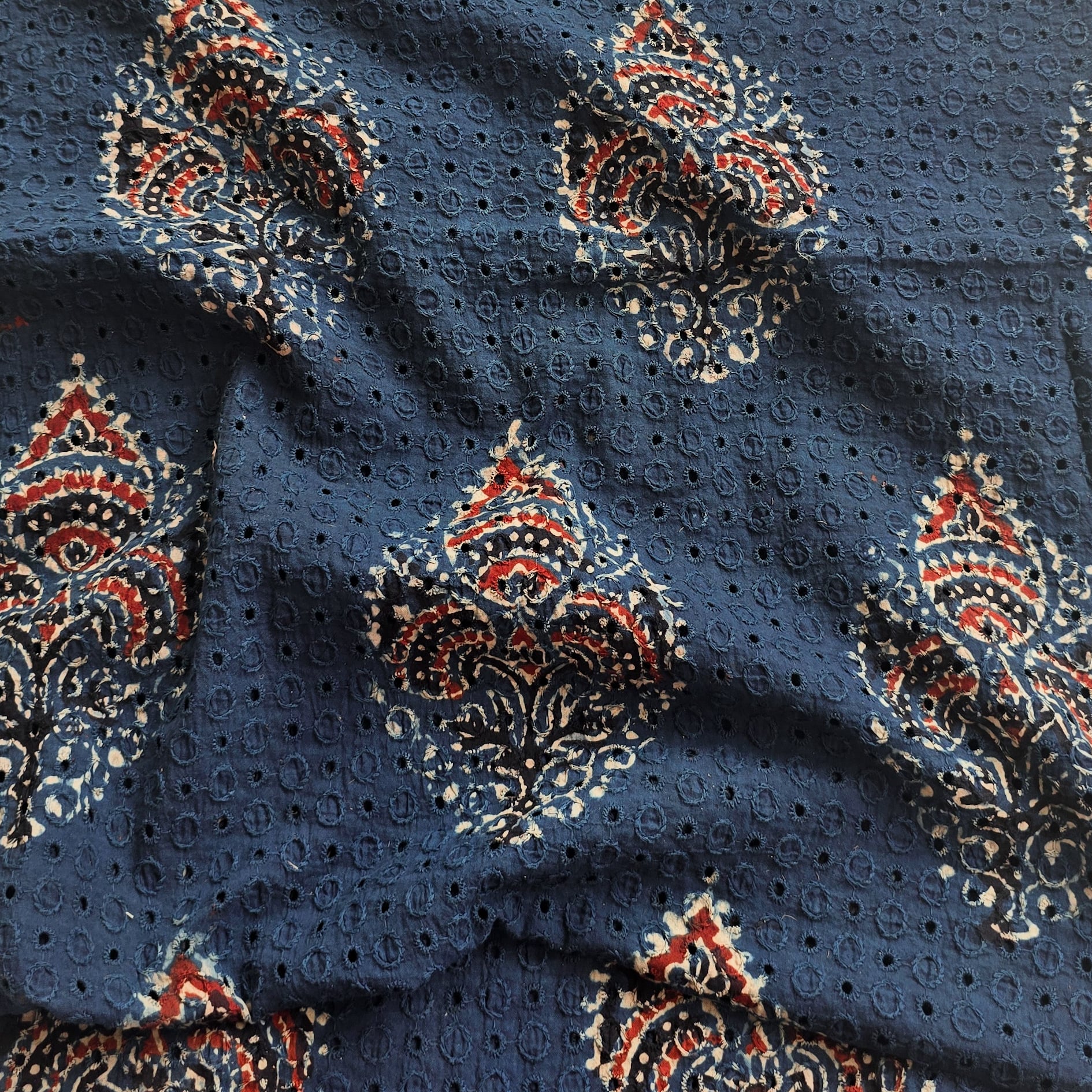 (PRE-CUT 1 METER) Pure Cotton Hakoba Ajrak Blue With Rust Red Big Flow – Sanskruti