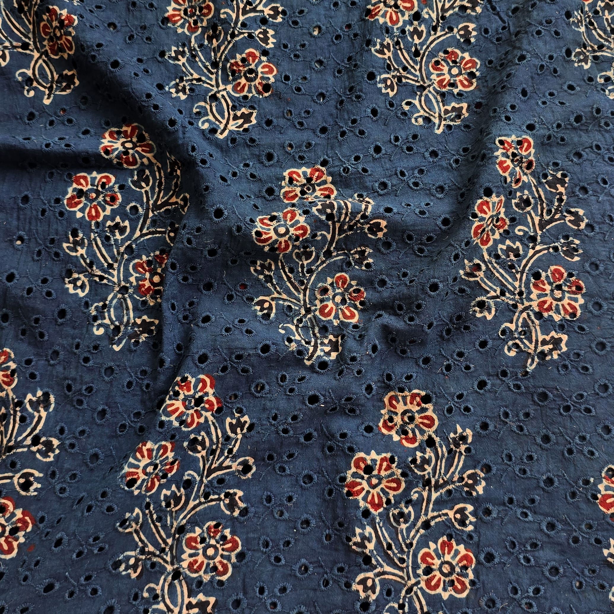 (PRE-CUT 1 METER) Pure Cotton Hakoba Ajrak Blue With Rust Red Big Flow – Sanskruti