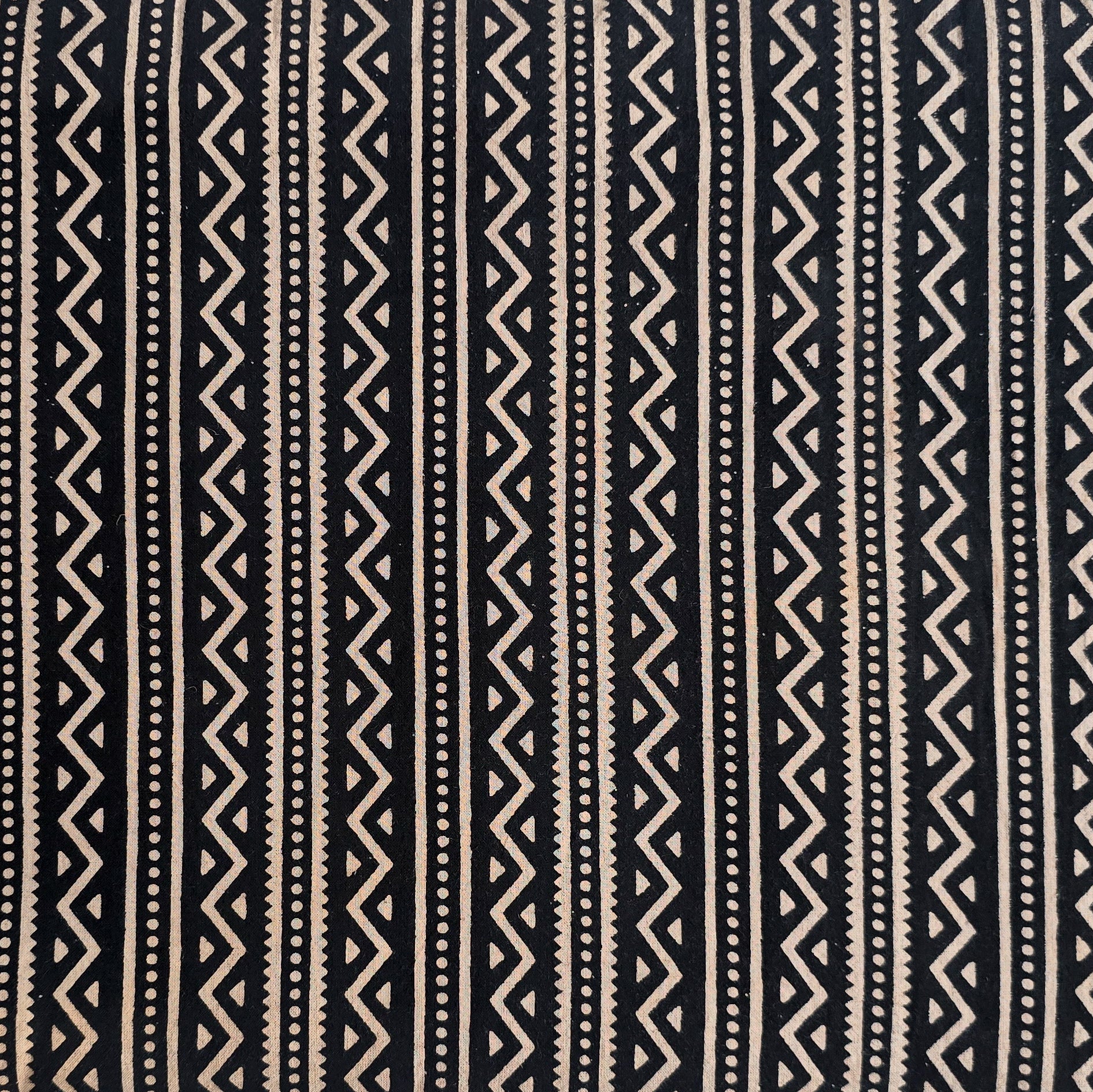 (PRE-CUT 1 METER) Pure Cotton Ajrak Vegetable Dyed Black And Cream Zig ...
