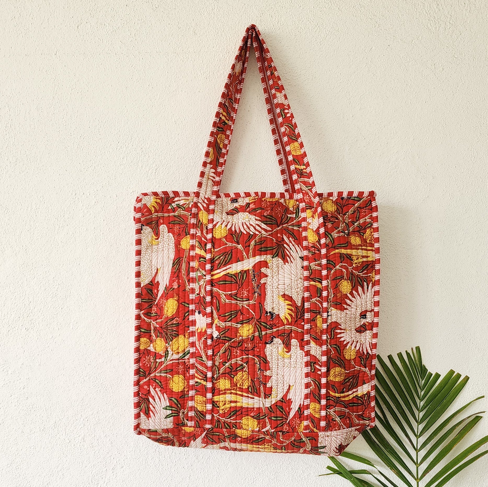 Quilted Tote Bag With Zip - Red With Jungle – Sanskruti