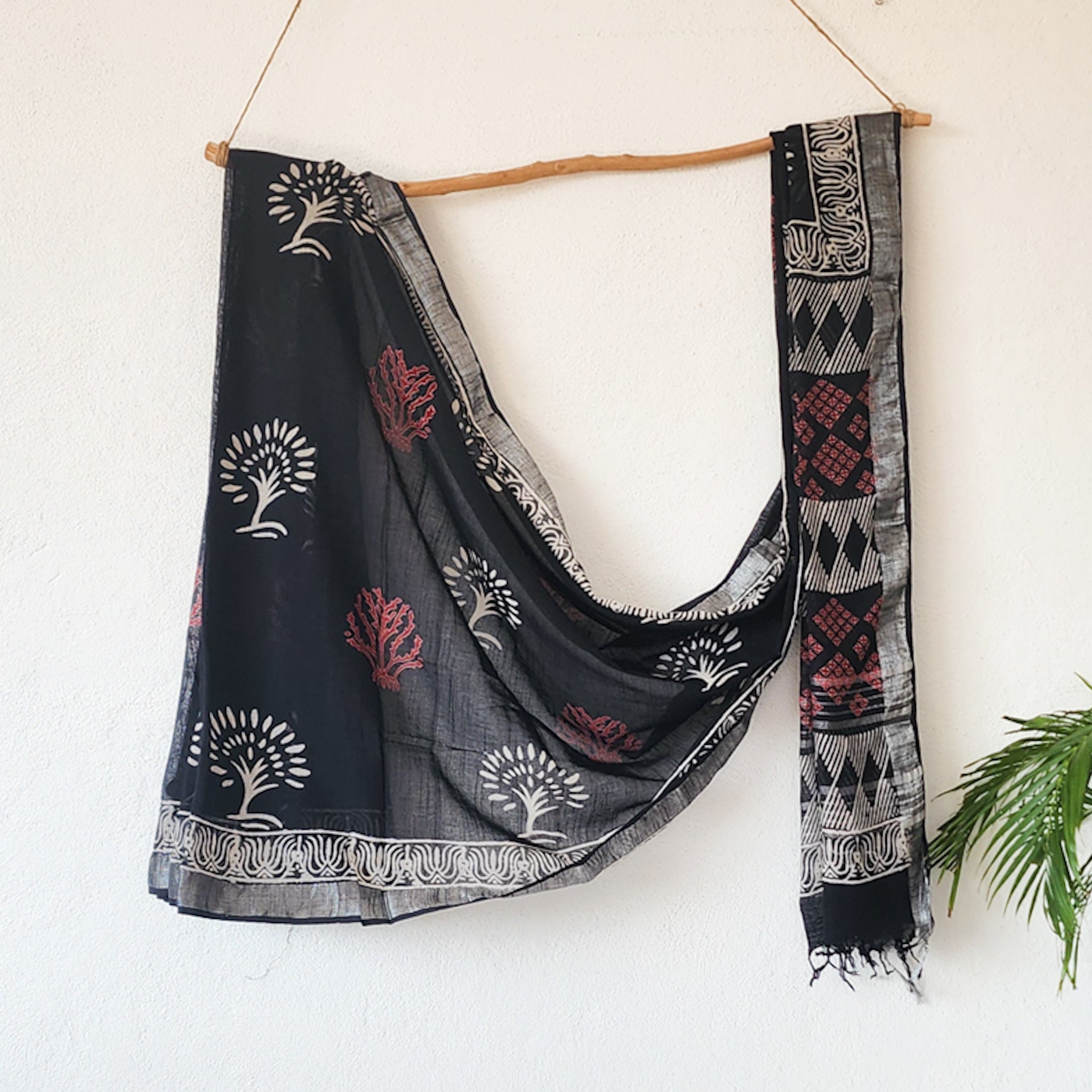 LINEN -Black With tree Motif Design Linen Saree – Sanskruti
