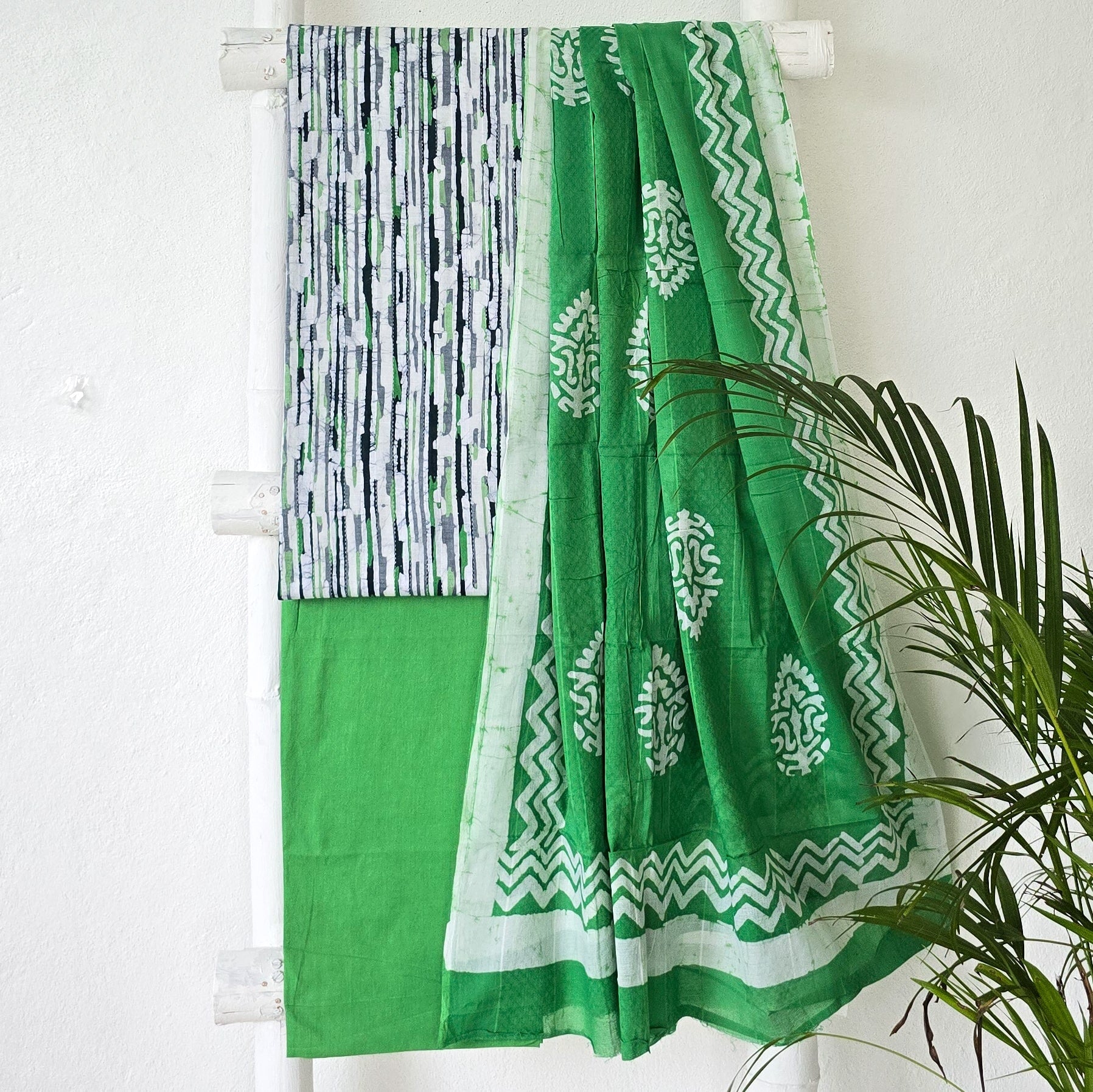 BHAVYA-Pure Cotton Kaatha Green And White Top And Pure Cotton Plain Bo ...