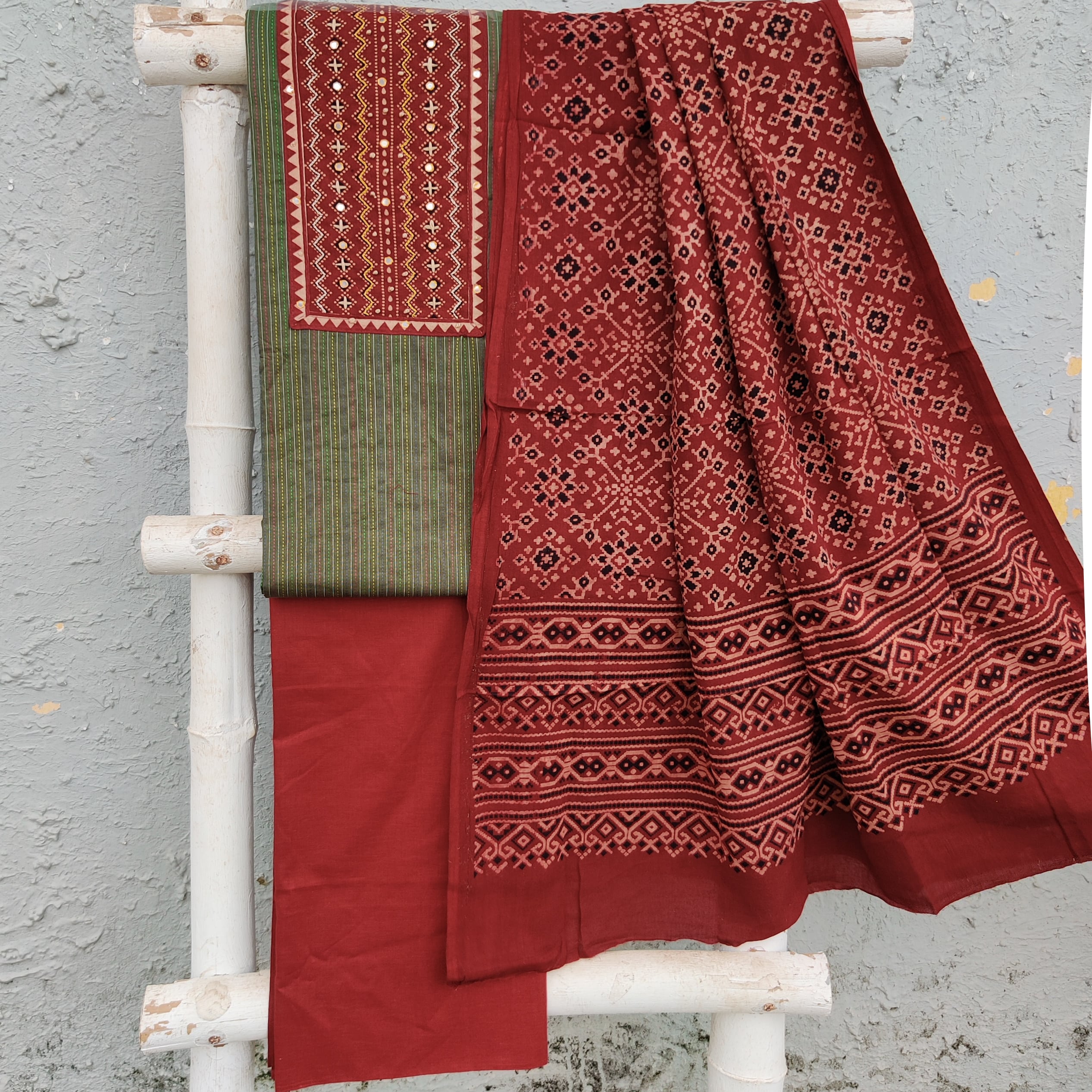 DIYA-Pure Cotton Green With Maroon Intricate Design Yoke And Plain Bot ...