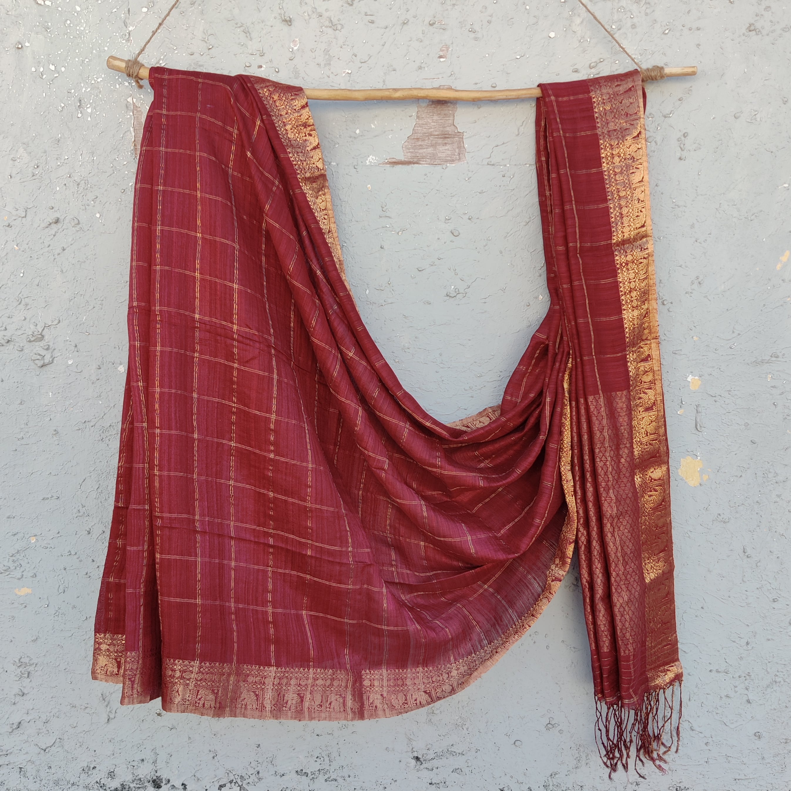 MAHARAANI- Lux Pure Motka Silk Maroon And Golden Saree – Sanskruti