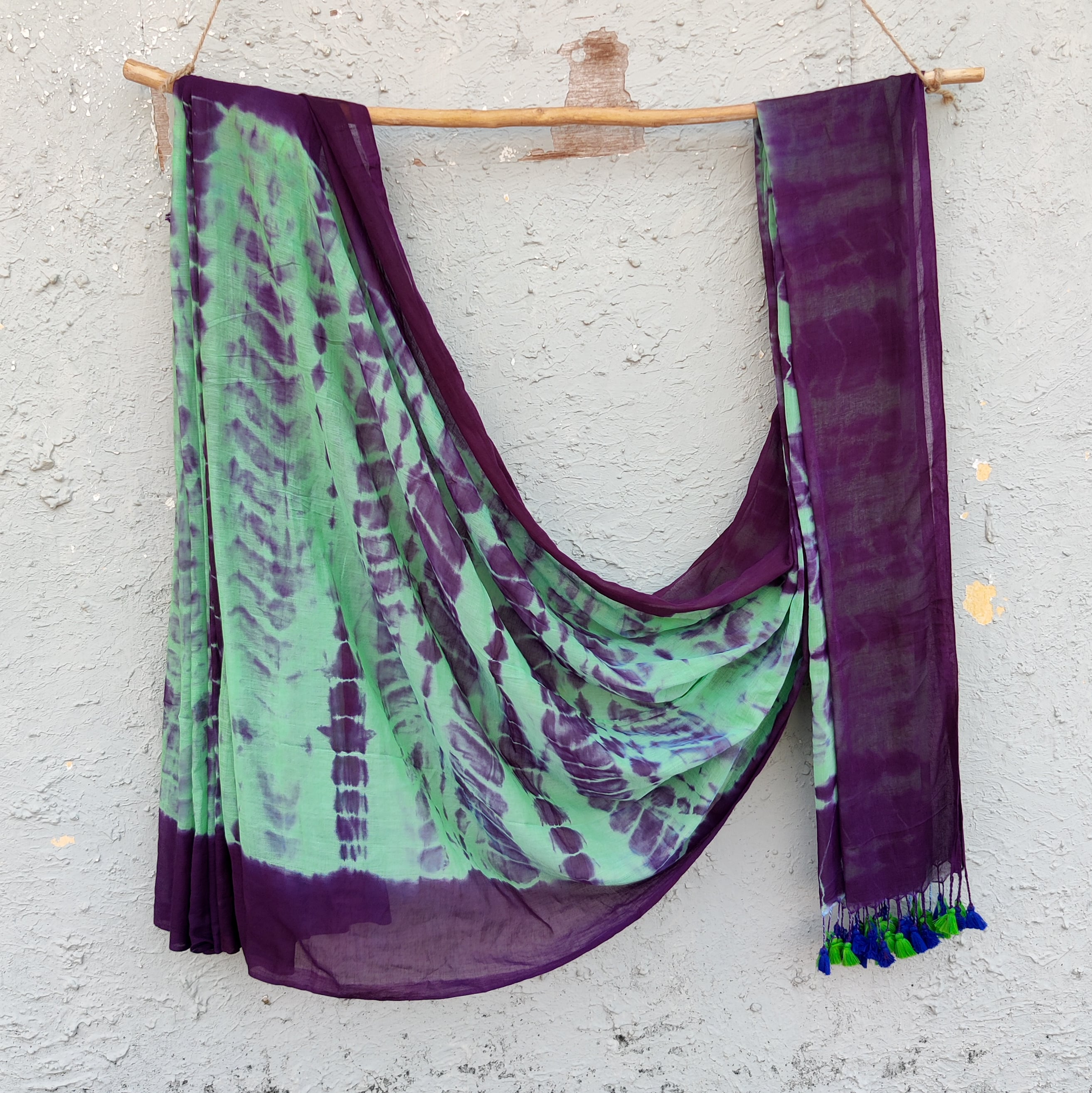 PIKU- Extra Soft Mul Dark Purple With Green Shibori Saree – Sanskruti