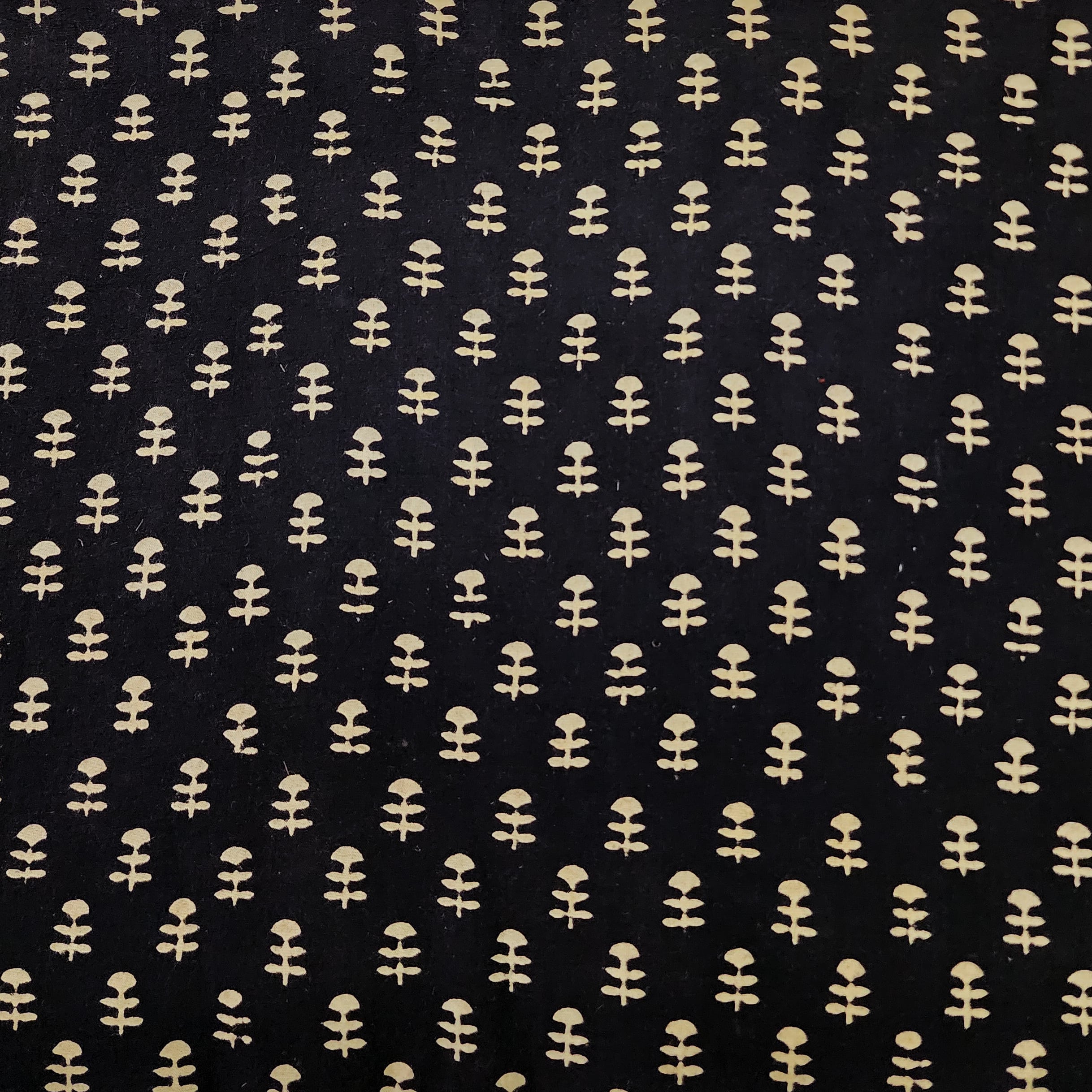 ( Pre-Cut 0.90 Meter ) Pure Cotton Ajrak Black With Cream Fish Bones M – Sanskruti