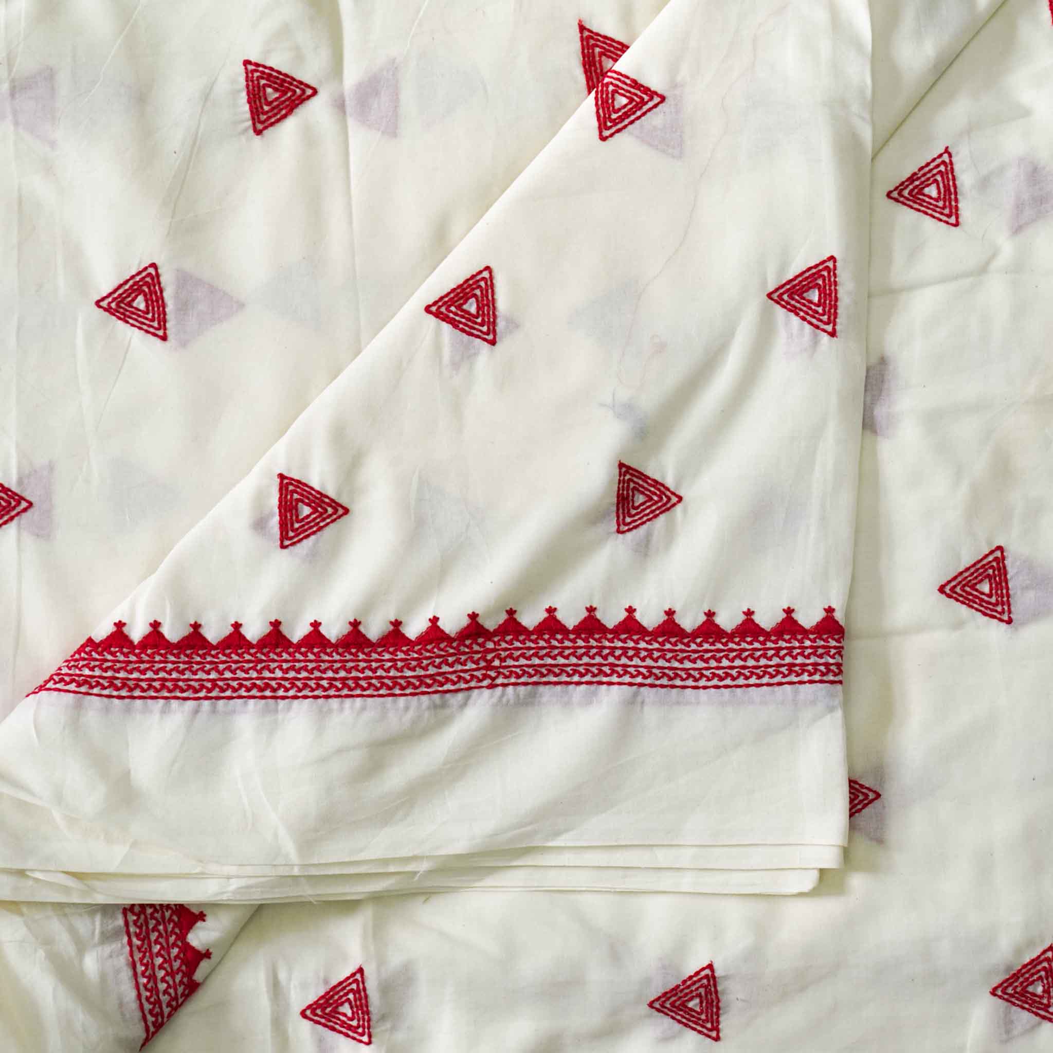 ( Pre-Cut 1.10 Meter ) Pure Cotton Cream With Red Triangle In A Triang ...