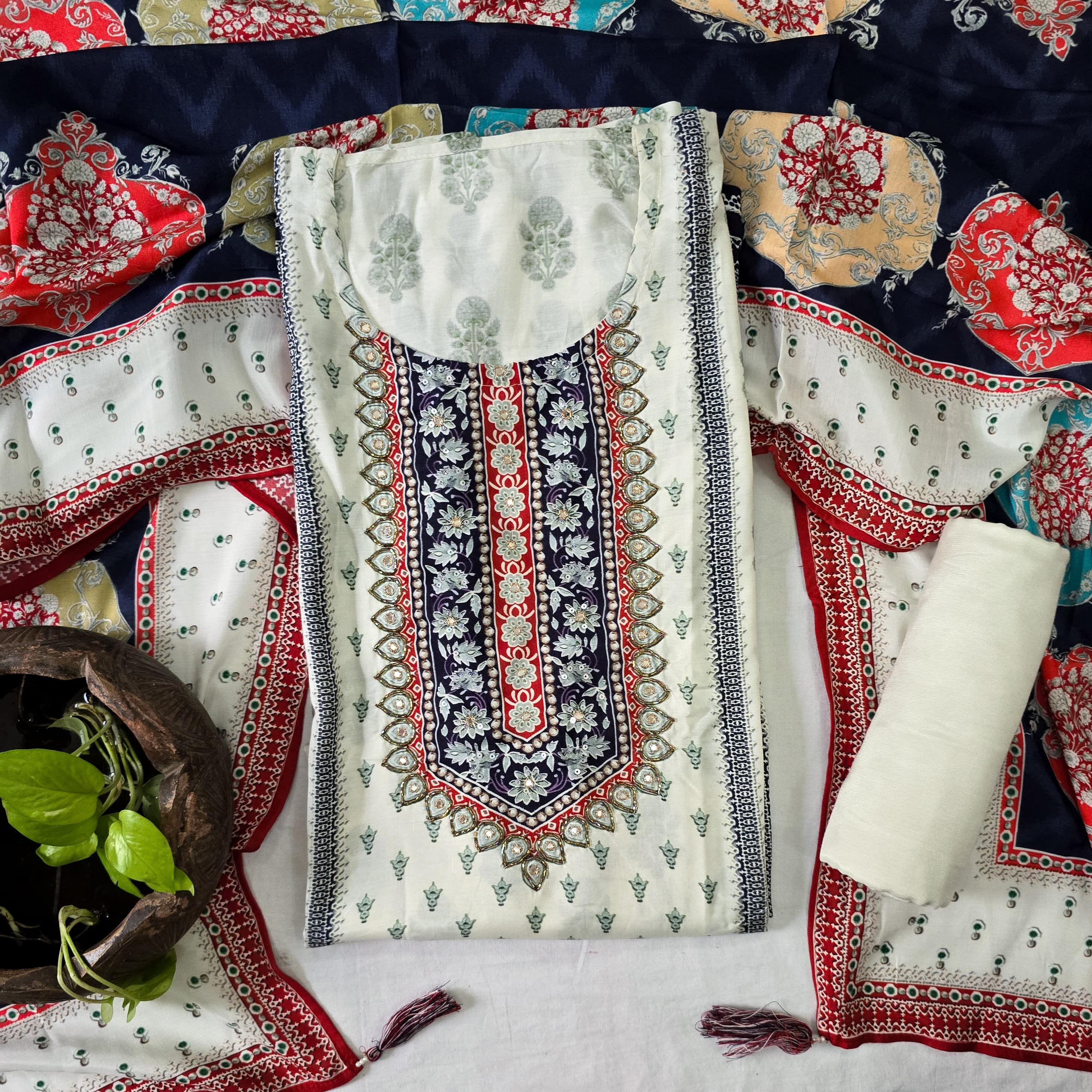 RANISA-Muslin White With Black And Red Heavy Aari Work Neck Yoke And W ...