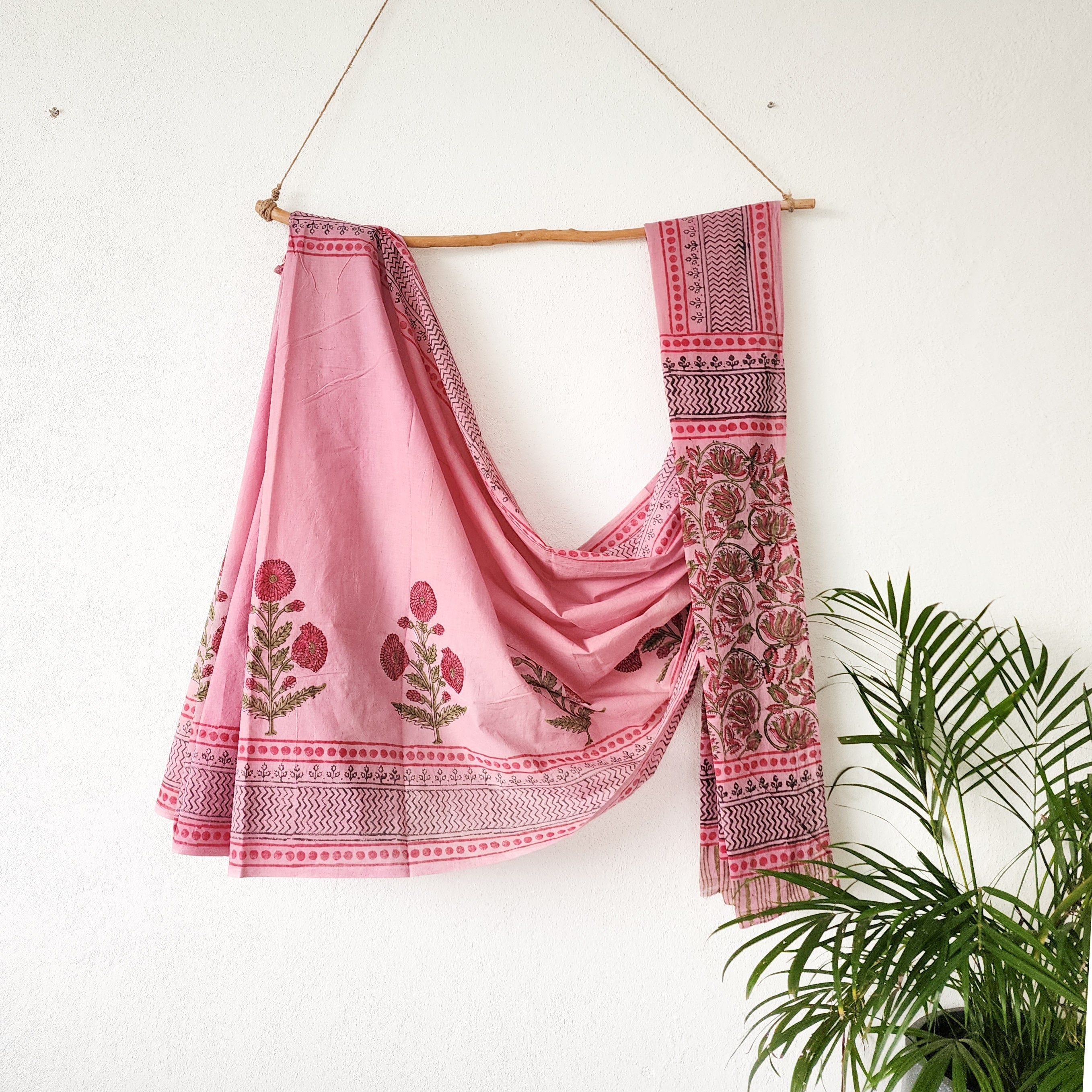 ROZANA-Pure Cotton Pink Big Flower Motif And Flower Jaal Saree – Sanskruti