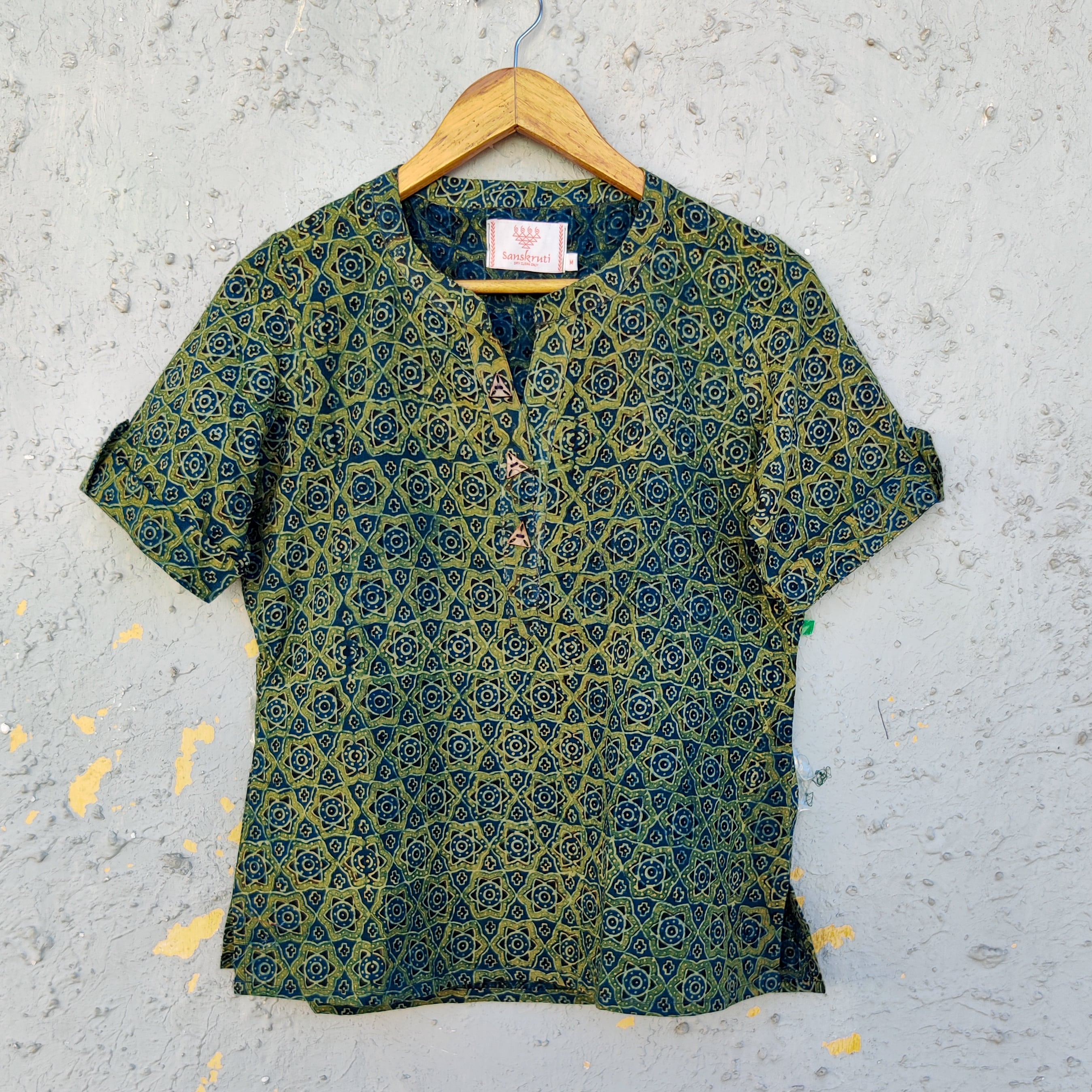 MEERA - Pure Cotton Simple Ajrak Short Top Green – Sanskruti