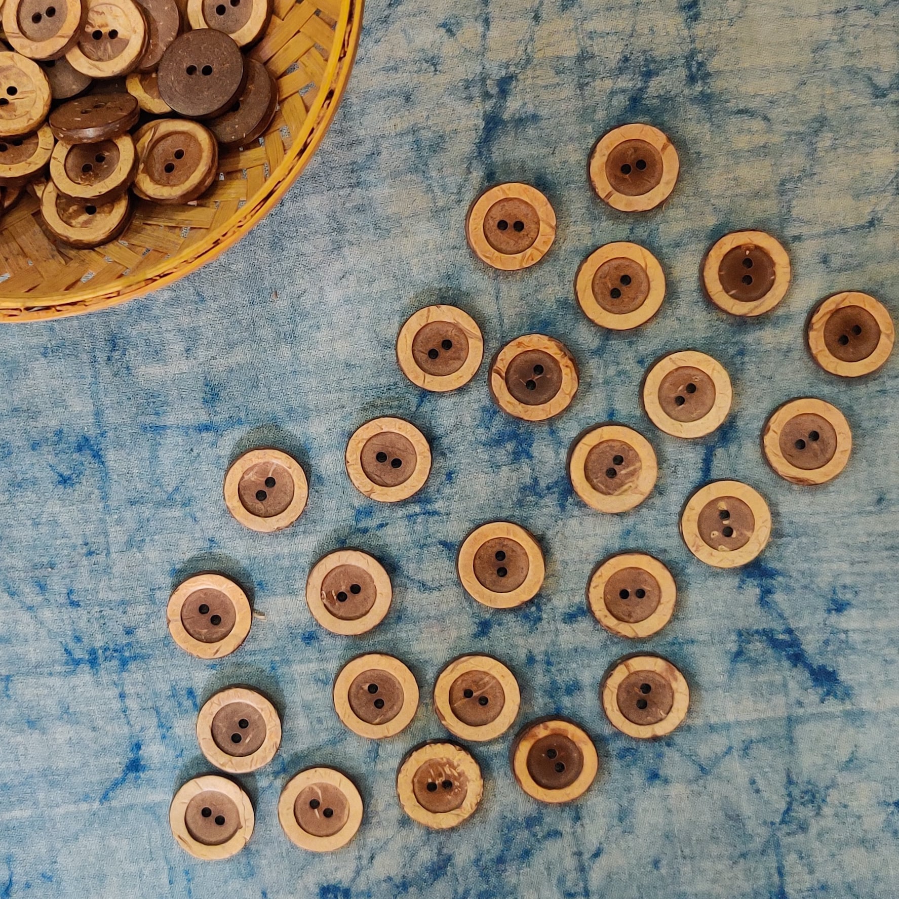 Pack Of 10 Light Dark Brown Concentric Circle Buttons – Sanskruti