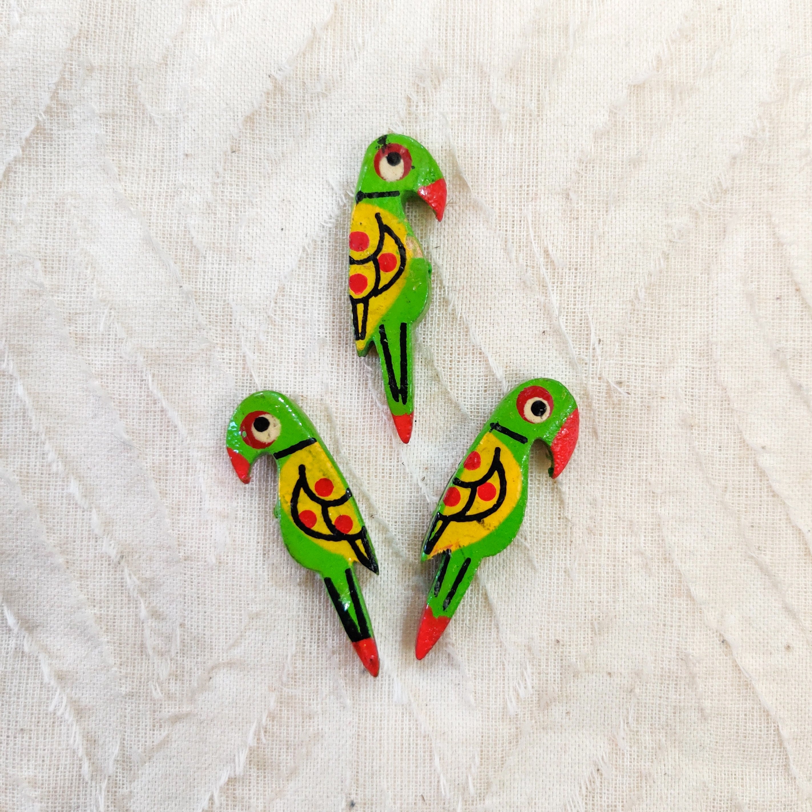 Pack Of 3 Green Parrot Buttons – Sanskruti