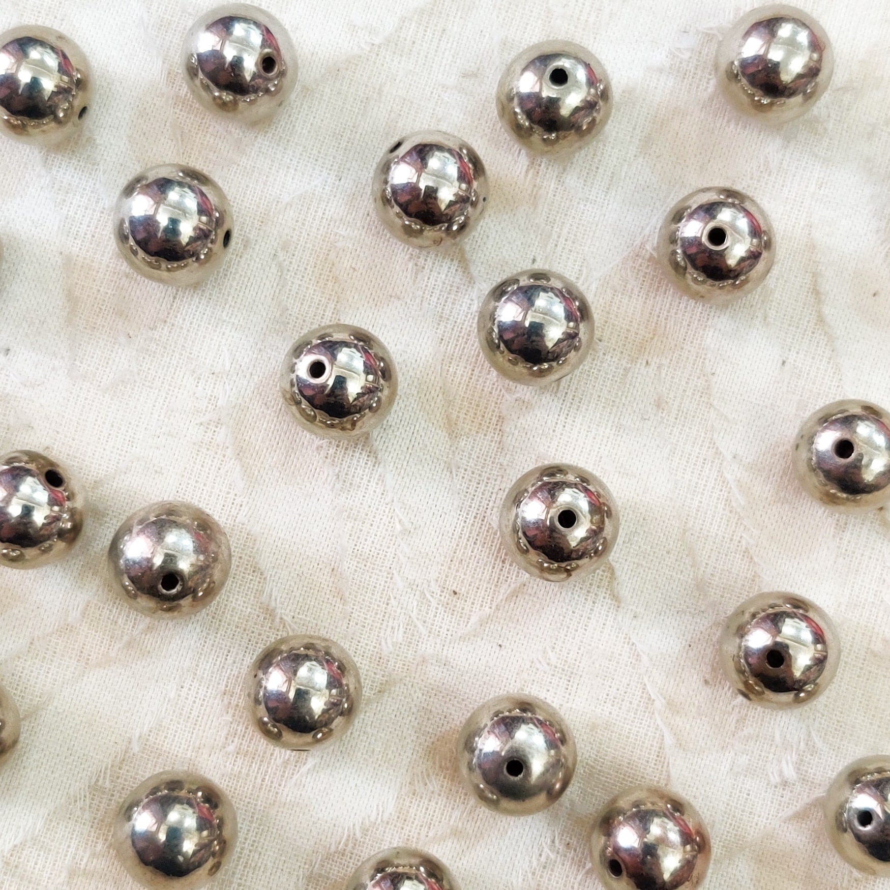 Pack Of 4 Round Metal Buttons – Sanskruti