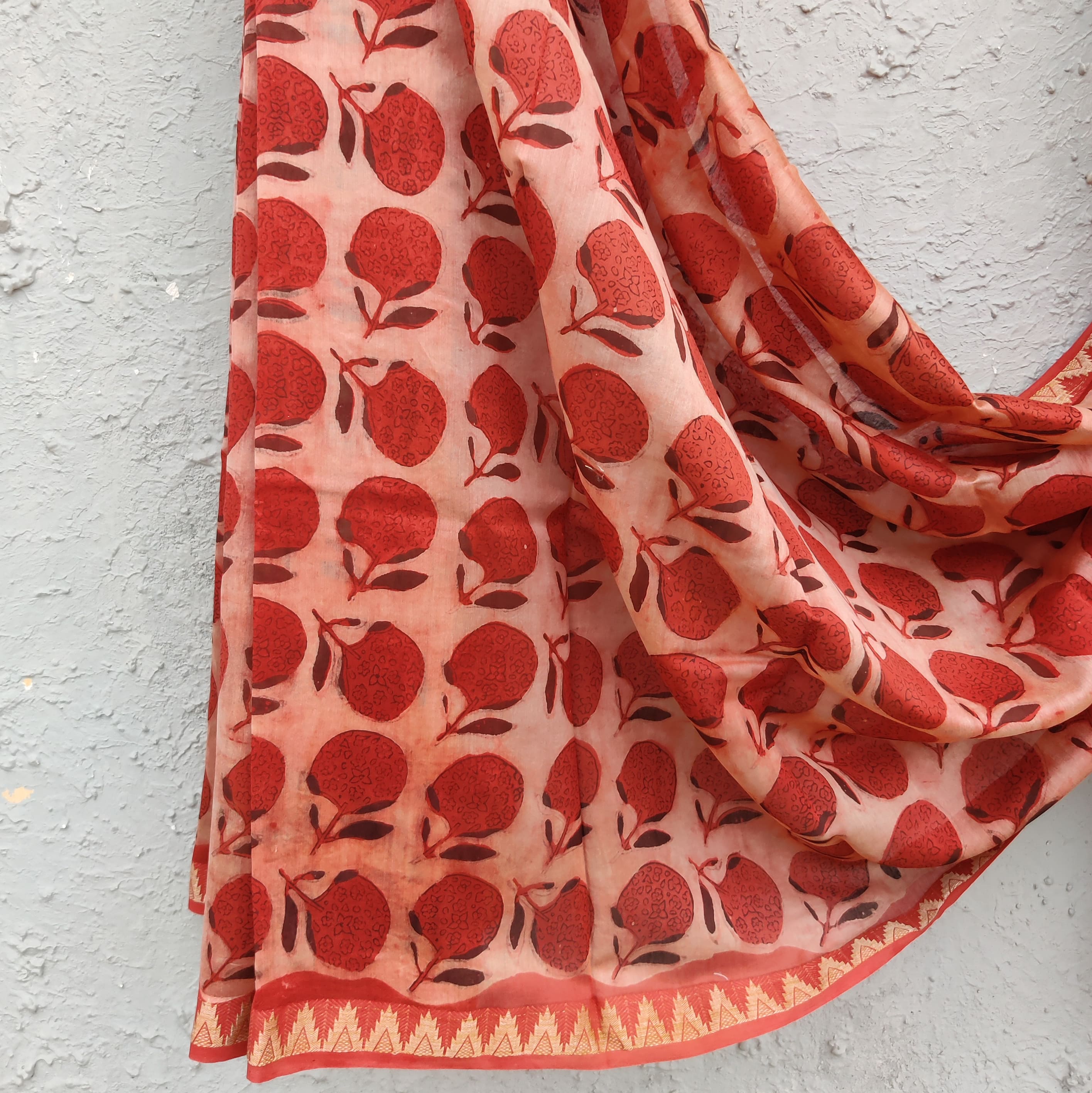 SABAR - Pure Maheshwari Vanaspati Saree Rust Flower Bud Motif – Sanskruti